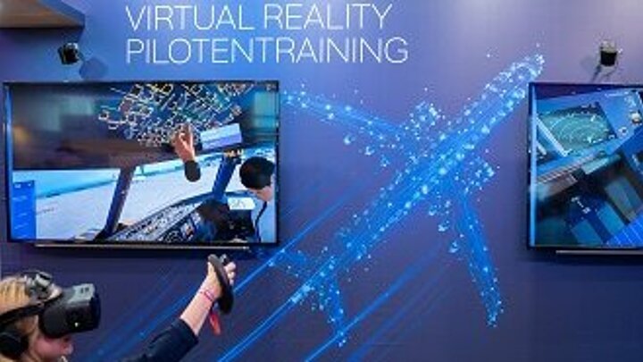 VR Cockpit Training at Lufthansa Aviation Training - Lufthansa Group ...